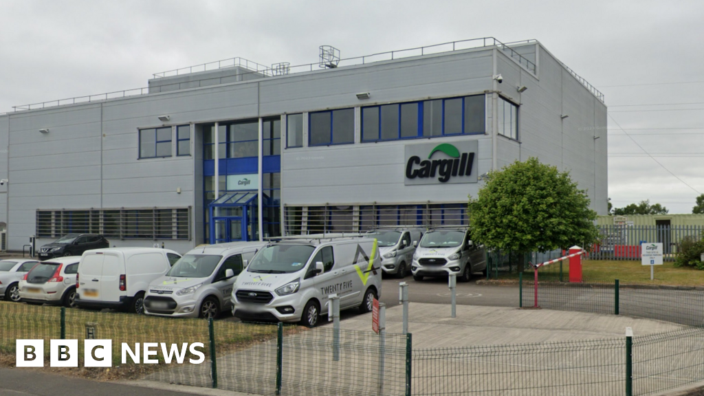 Worksop: Chocolate factory workers end strike - BBC News