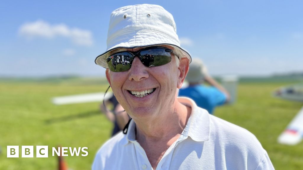 Gliding club open day aims to get more people flying - BBC News