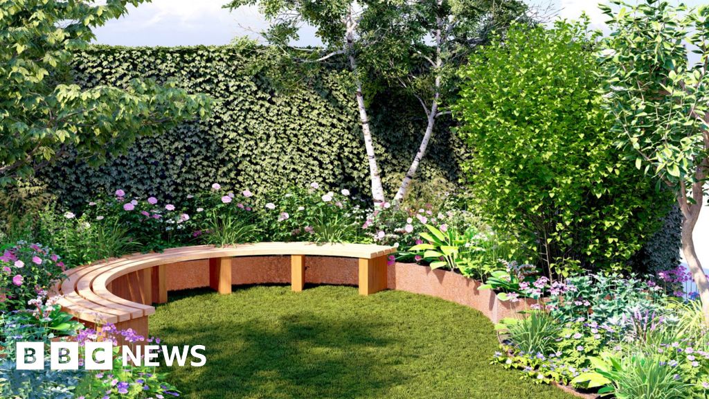 Chelsea Flower Show: Queen's life celebrated with special garden - BBC News