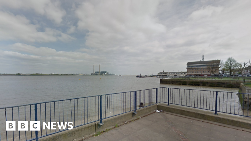 Kent: Body found by pier in River Thames, reports