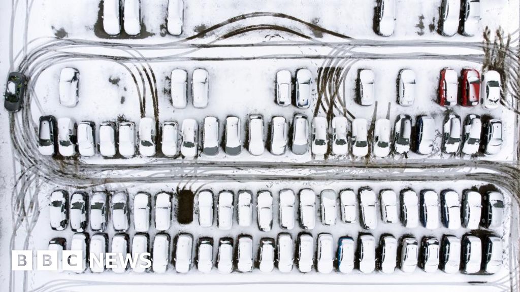 East of England: Snow, ice and flooding causing disruption - BBC News