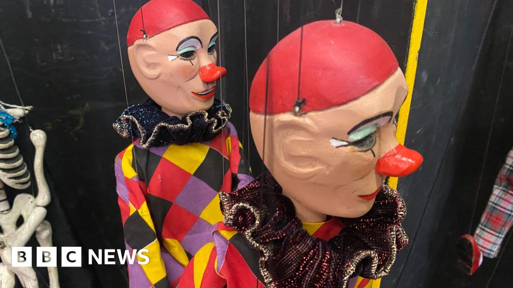 Upfront Puppet Museum prepares to open near Penrith - BBC News