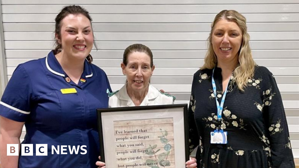 Boston maternity support worker receives award - BBC News