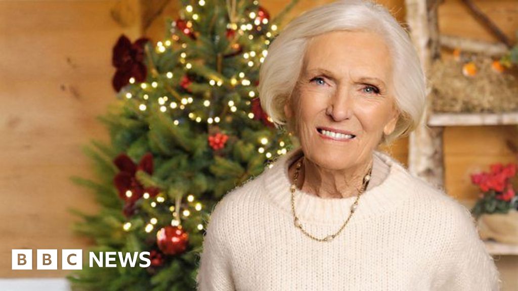 Mary Berry reveals her most nerve-wracking TV moment - BBC News