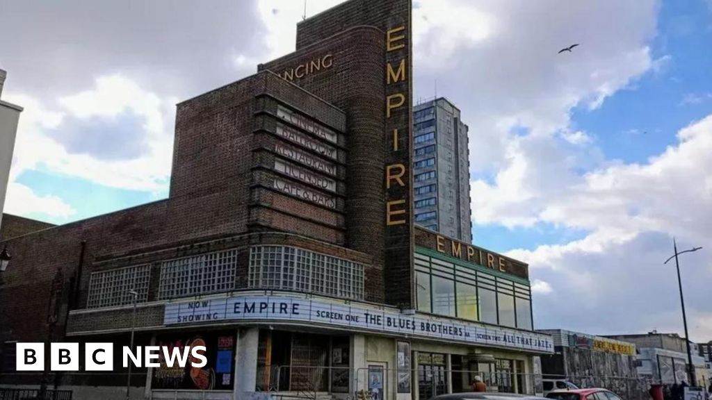 Margate: Empire of Light film tour of attraction - BBC News