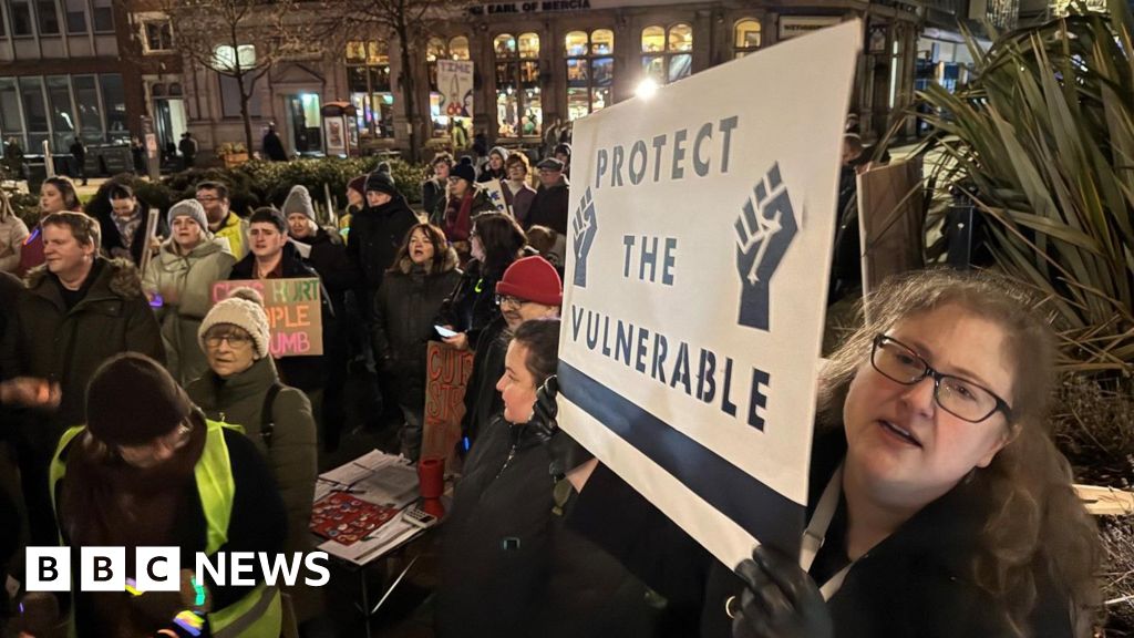 Protest over planned cuts to Coventry special needs charity - BBC News