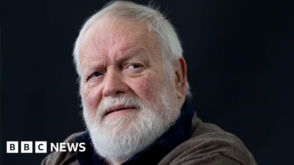 Michael Longley: The poet whose work ranged from nature to civil strife