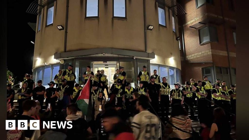 Cardiff: Sixteen arrested after police station protest