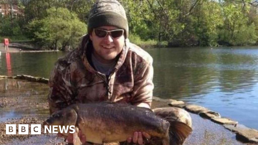 North Shields: Murder charge after man dies of stab wounds - BBC News