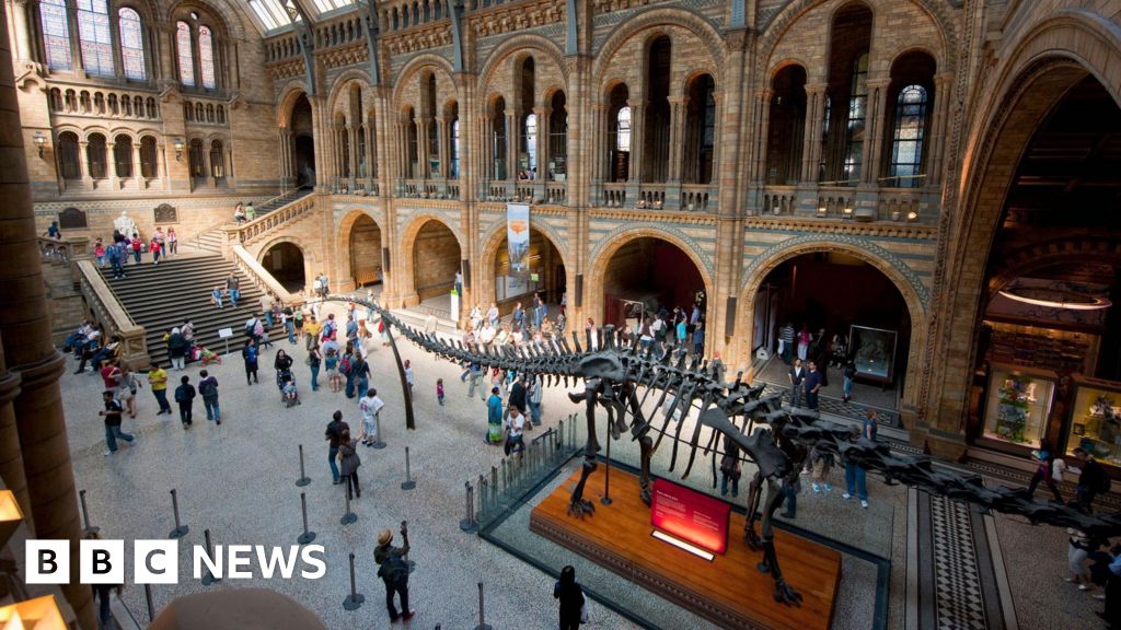 Natural History and Science museums' security guards threaten strike ...