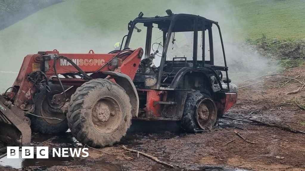 Fire 'severely damages' telehandler in Devon - BBC News
