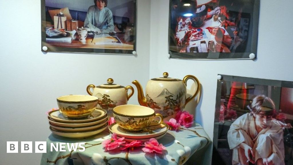 Beatles museum exhibits George Harrison's Japanese tea set - BBC News