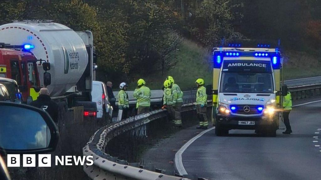 Oxfordshire: Driver has life-threatening injuries in A34 crash