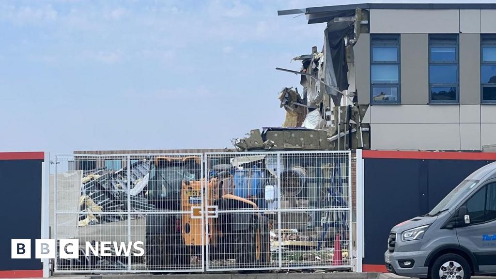 Unsafe Buckton Fields school building demolition begins - BBC News