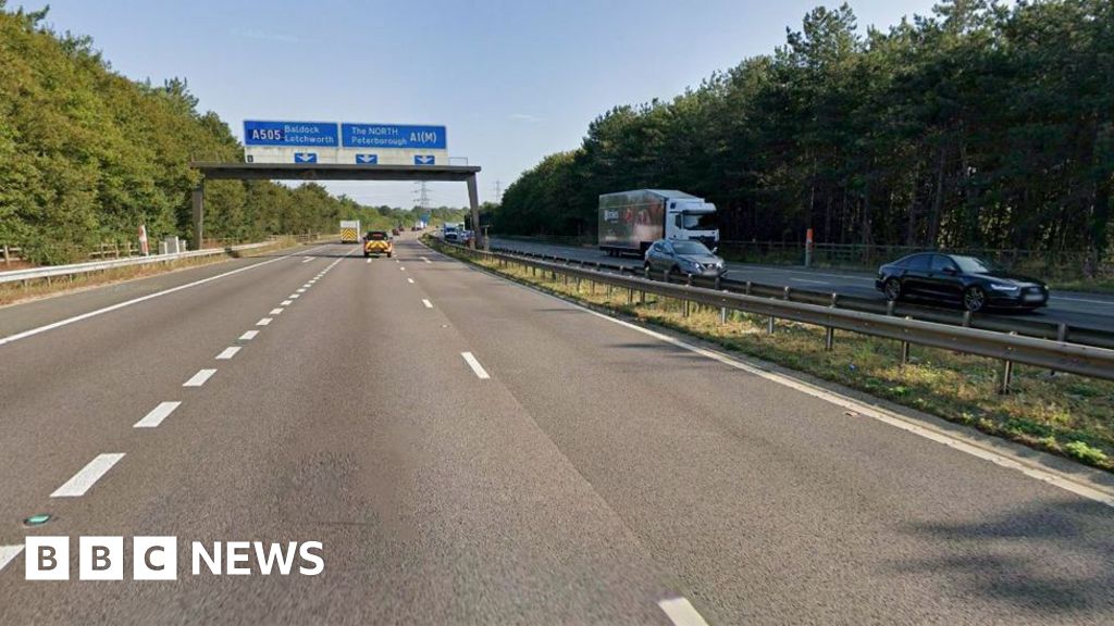 Child seriously injured in A1(M) crash near Letchworth - BBC News