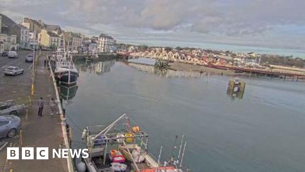 High tide warning issued for Isle of Man inner harbour flooding
