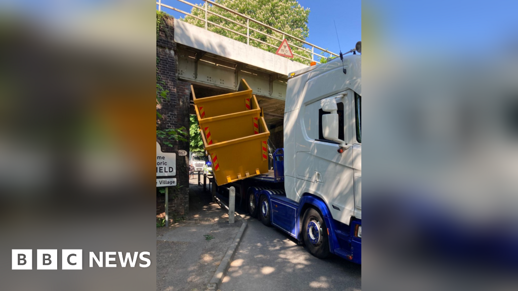 Southern Railway disruption as lorry hits railway bridge