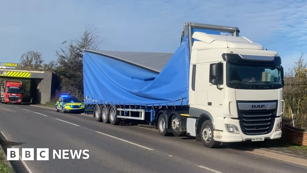 Low Leicestershire bridge hit yet again by lorry