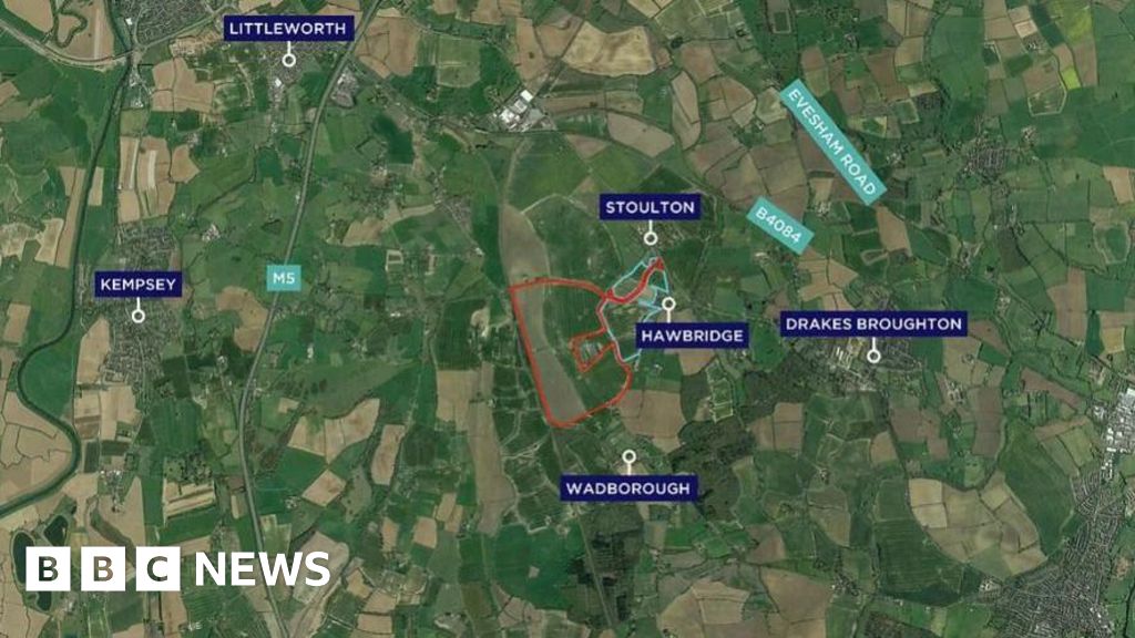 Worcestershire Parkway plan includes 1,200 homes and solar farm - BBC News