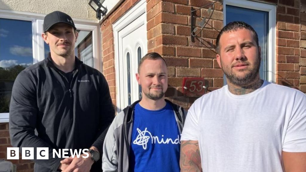 Redditch trio raise £33k climbing peaks in memory of friends - BBC News