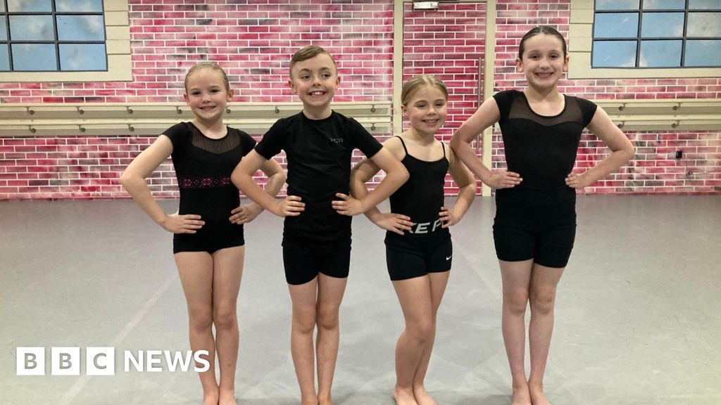 Northampton youngsters qualify for Dance World Cup - BBC News