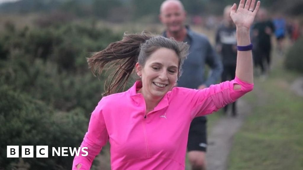 Runner becomes 50 millionth UK Parkrun finisher - BBC News
