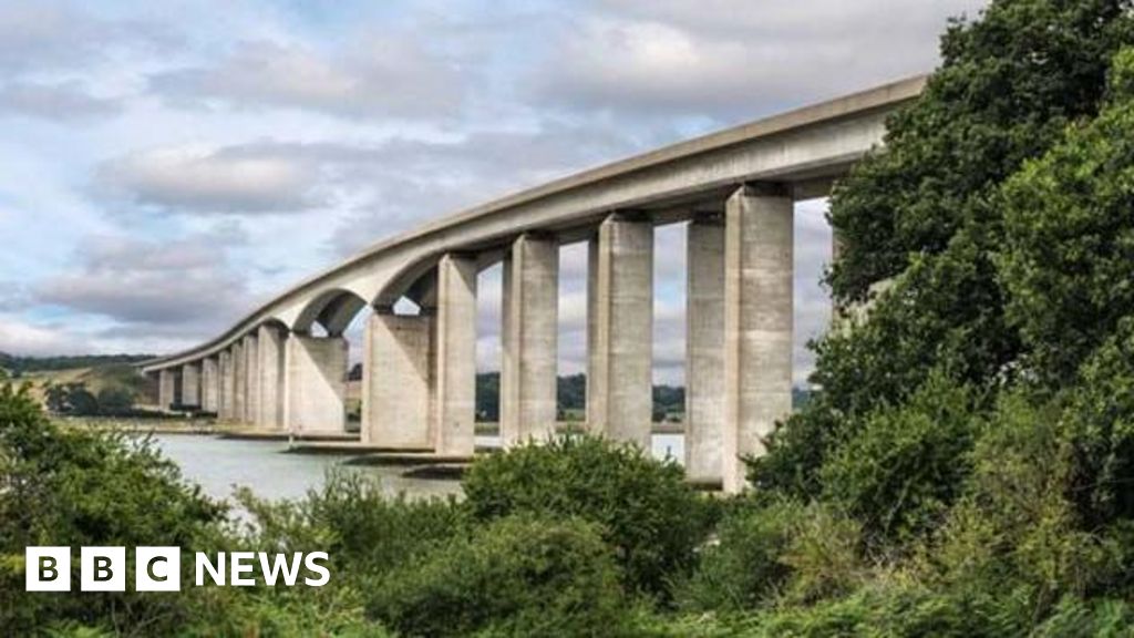 Orwell Bridge 'complex operation" under way over safety concerns - BBC News