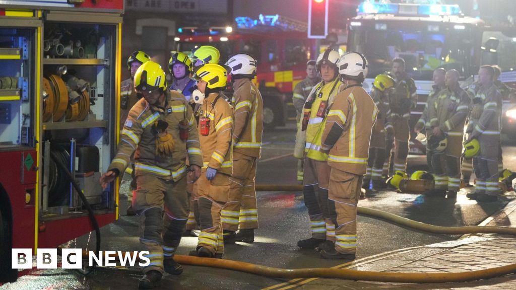 Bognor Regis: Six arrests on suspicion of arson after flat rescue - BBC ...