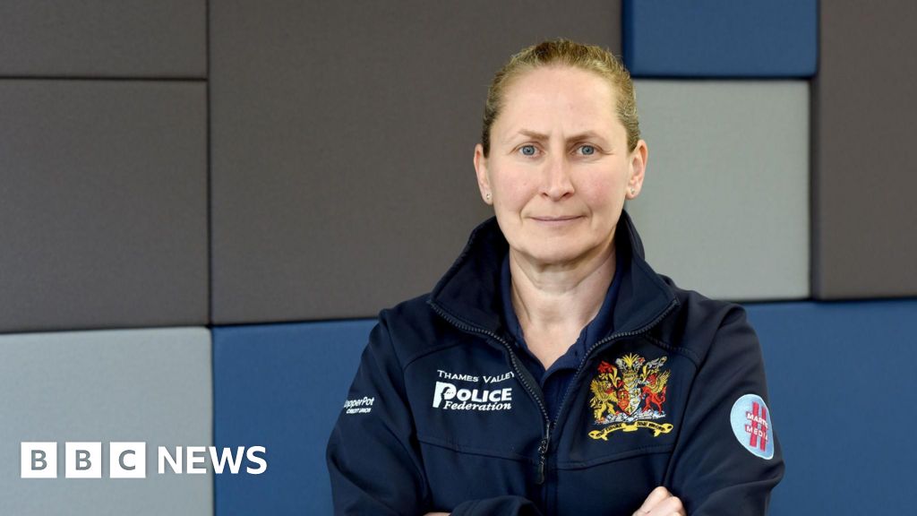 Thames Valley police chief calls for officers' families support - BBC News