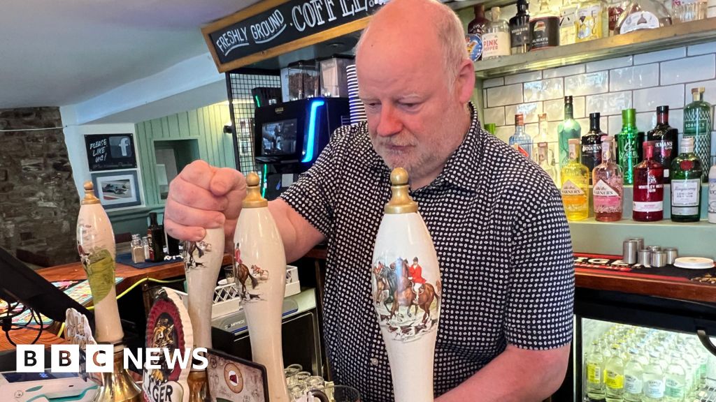 F1 GP weekend 'crackers' for beer sales - Silverstone pub - BBC News