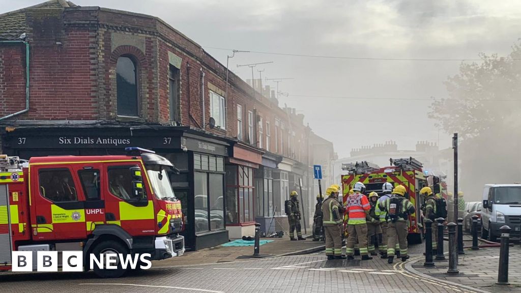 Southampton: Basement fire at house sends smoke across city