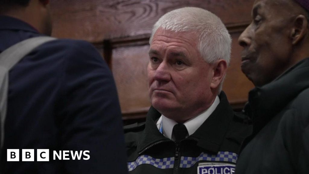 Police apologise to Leeds church after disrupting service
