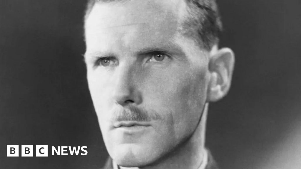 D-Day weatherman should receive award, says veteran's son