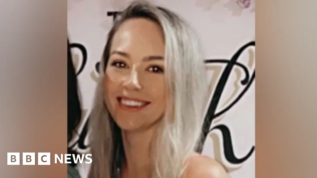 Llanelli: Richard Jones in court accused of Sophie Evans murder - BBC News