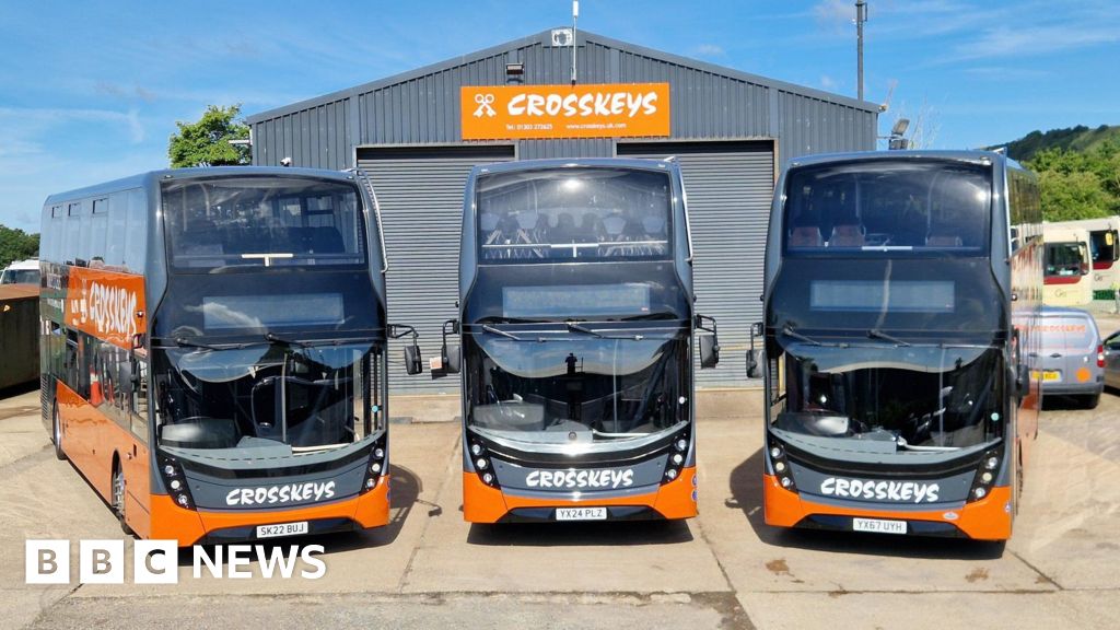 Folkestone gets free bus service from train stations for summer - BBC News