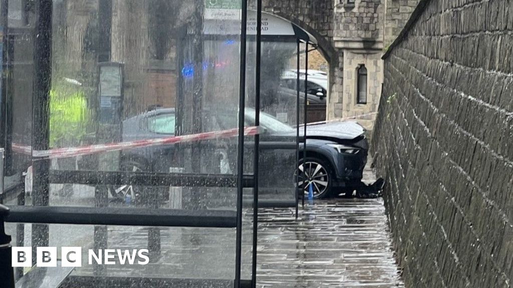 Windsor Castle crash: Five injured as car hits wall