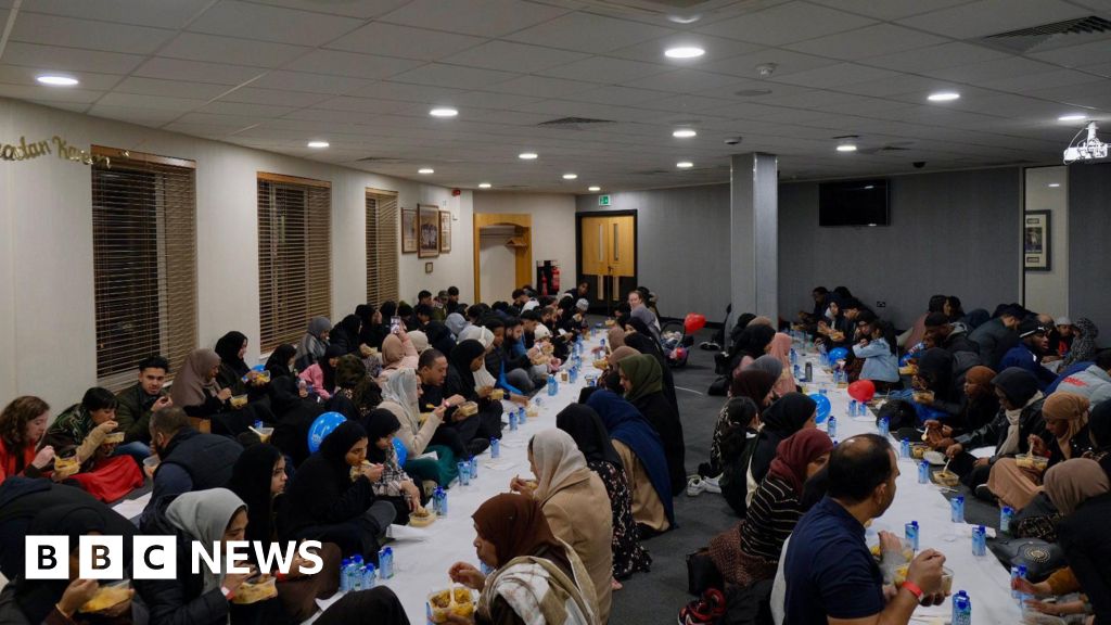 Ramadan: Open Iftar community event held at The Hawthorns - BBC News