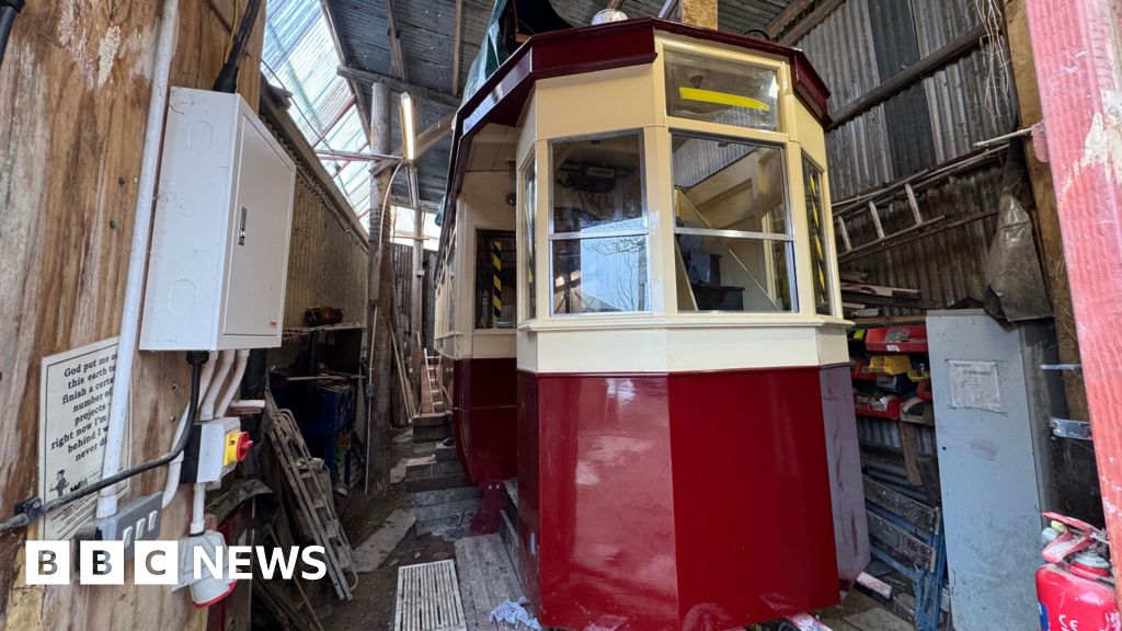 Brighton's last 1900s tram could return to service - BBC News