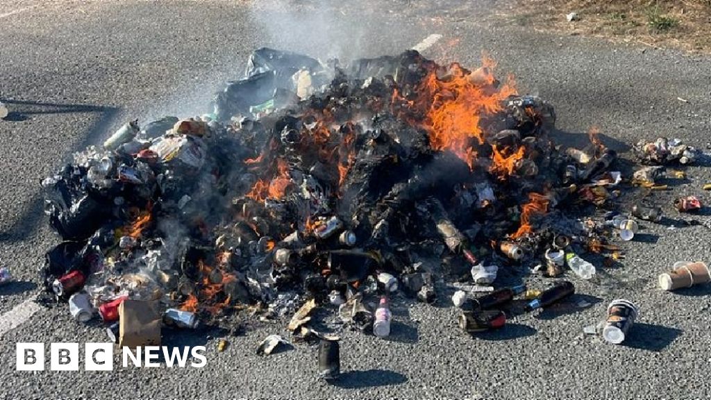 Devon bin lorry barbecue fire prompts 'take a picnic' message - BBC News