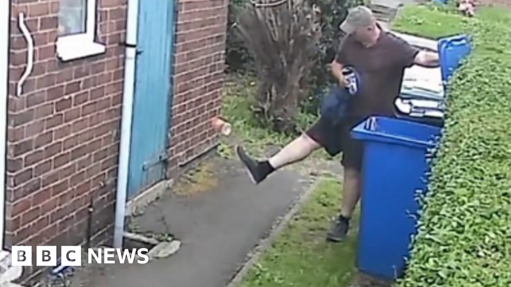 Chesterfield man shows off 'Maradona magic' with skilful kick - BBC News