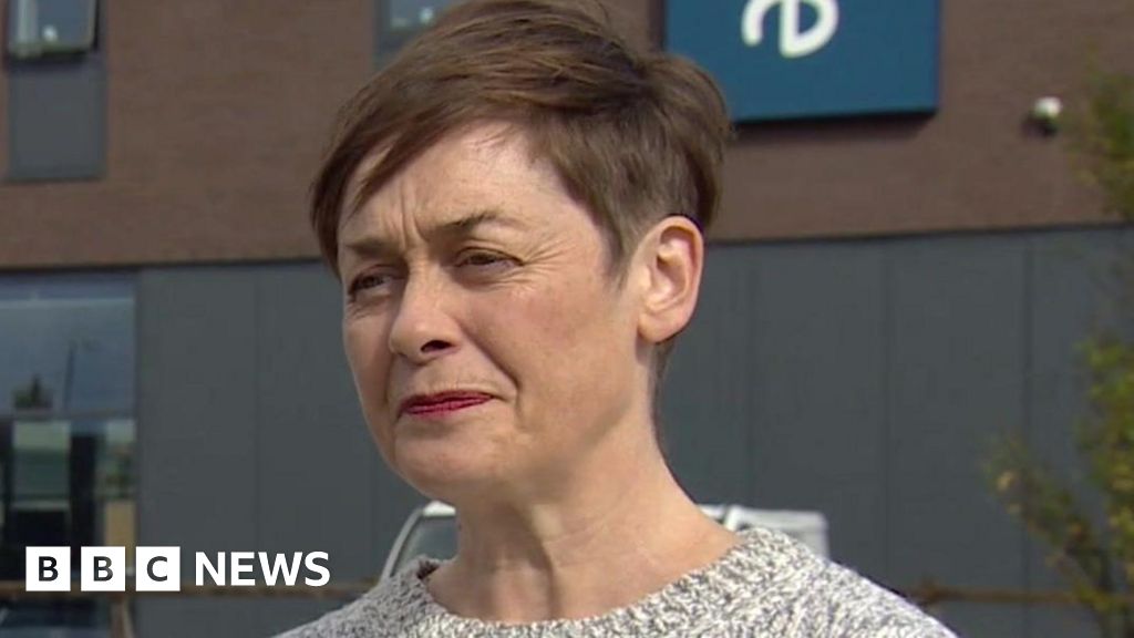 Dagenham fire victims still homeless one month on - BBC News