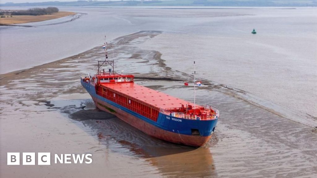New attempt to refloat cargo ship stuck in Humber Estuary