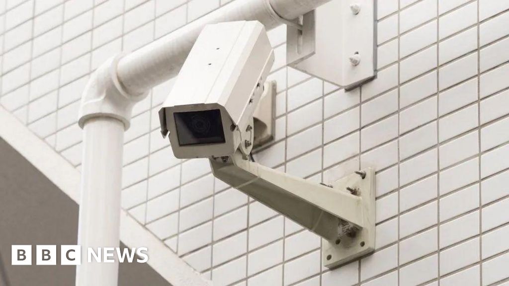Police cut off from Birmingham's CCTV footage by glitch - BBC News