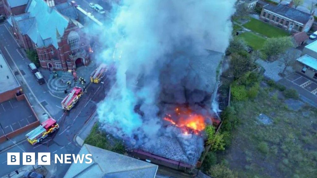 Hartlepool Engineers Club fire: Two boys arrested - BBC News