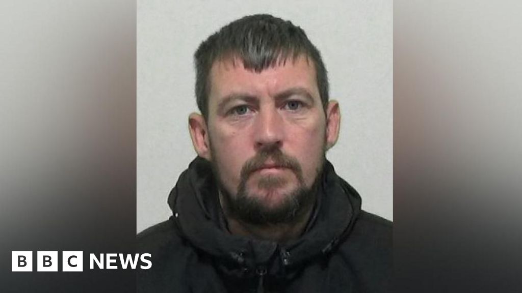 Man admits rioting in Sunderland violence - BBC News