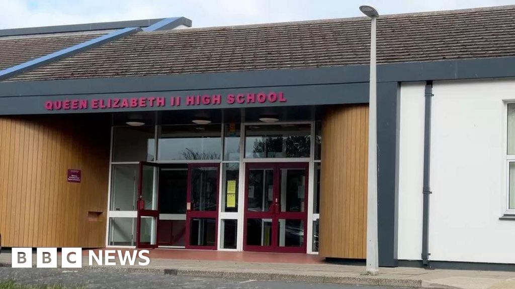 Plans for mobile classroom at QEII High School approved - BBC News