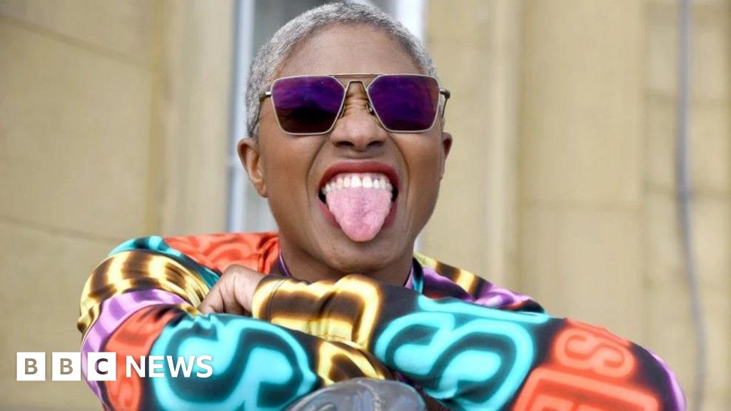 'Greater Mancunians' celebrated in photography exhibition - BBC News