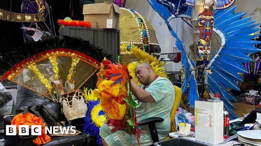 Luton carnival that attracts thousands is 'going green' - BBC News