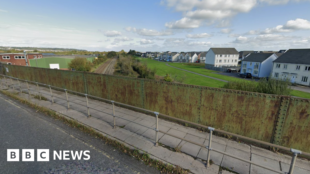 Winterstoke Railway bridge closes to traffic for two years