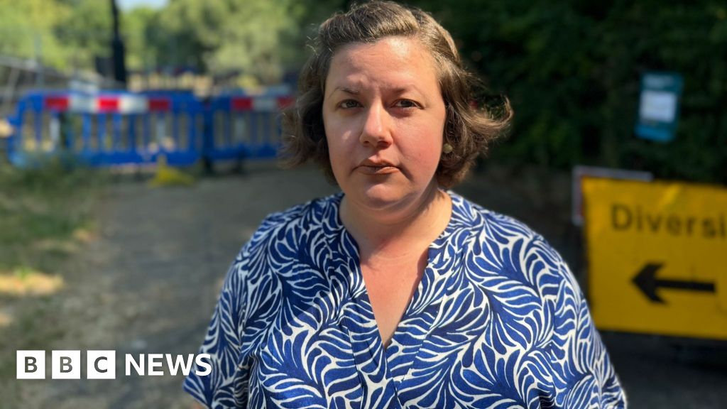 Colchester bridge still closed 200 days after weir collapses - BBC News